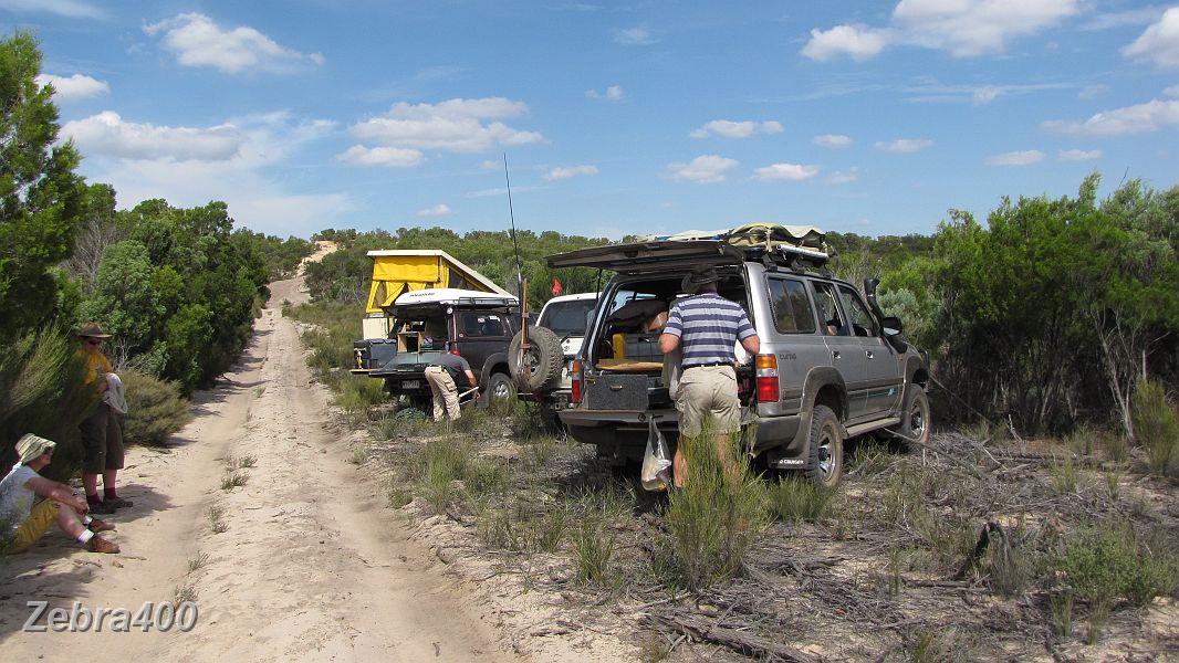 Easter down the Vic/SA Border Track/18-Convoy takes a break on the ...